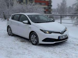 White Toyota Auris 2016 in Vilnius, with an engine capacity of 1.80 L and mileage of 144 thousand km for 8000 €, photo  on AUTOMOTO.COM.LV