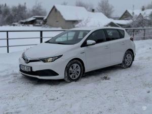 White Toyota Auris 2016 in Vilnius, with an engine capacity of 1.80 L and mileage of 144 thousand km for 8000 €, photo 4 on AUTOMOTO.COM.LV