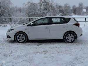 White Toyota Auris 2016 in Vilnius, with an engine capacity of 1.80 L and mileage of 144 thousand km for 8000 €, photo 18 on AUTOMOTO.COM.LV