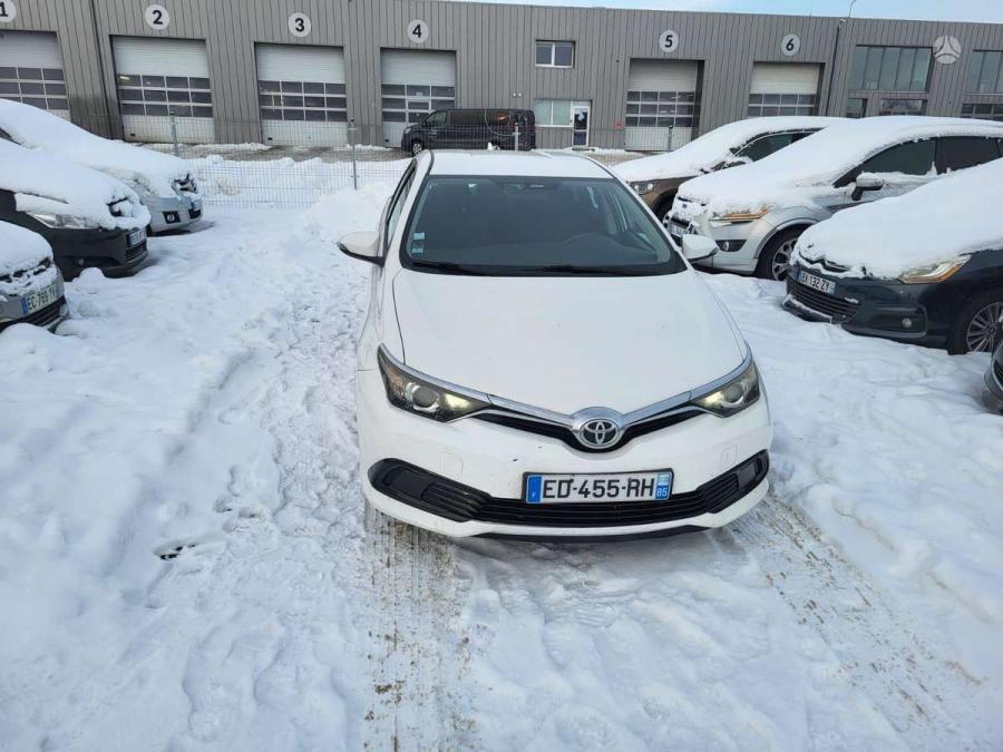 White Toyota Auris 2016 in Taurage, with an engine capacity of 1.33 L and mileage of 207 thousand km for 6800 €, photo 1 on AUTOMOTO.COM.LV