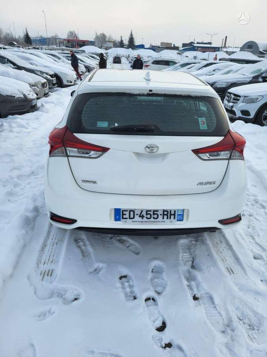 White Toyota Auris 2016 in Taurage, with an engine capacity of 1.33 L and mileage of 207 thousand km for 6800 €, photo 3 on AUTOMOTO.COM.LV