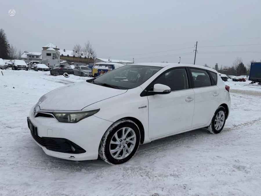 Balts Toyota Auris 2016 Šauļi, ar dzinēja tilpumu 1.80 L un nobraukumu 261 tūkst. km par 5700 €, foto 1 vietnē AUTOMOTO.COM.LV