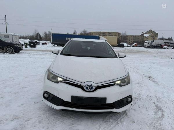 Balts Toyota Auris 2016 Šauļi, ar dzinēja tilpumu 1.80 L un nobraukumu 261 tūkst. km par 5700 €, foto 2 vietnē AUTOMOTO.COM.LV