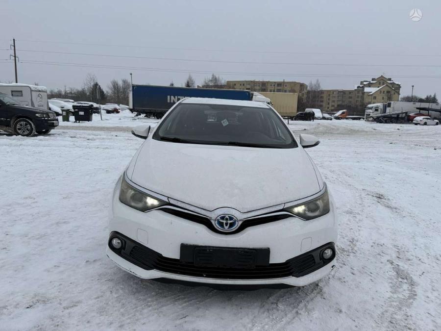 Balts Toyota Auris 2016 Šauļi, ar dzinēja tilpumu 1.80 L un nobraukumu 261 tūkst. km par 5700 €, foto 2 vietnē AUTOMOTO.COM.LV