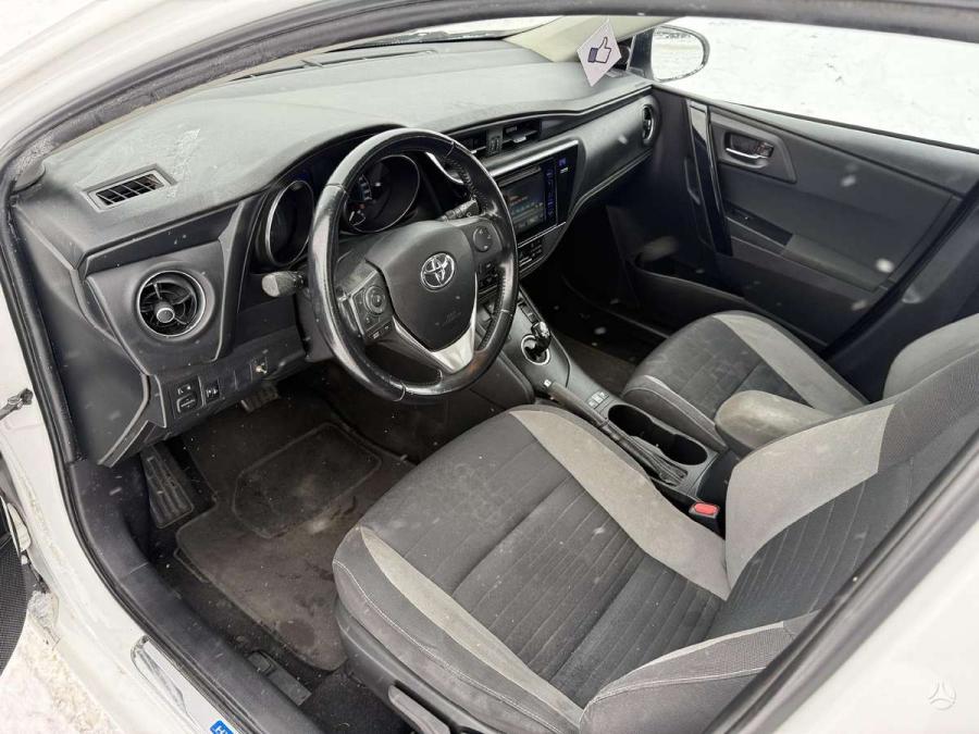 Balts Toyota Auris 2016 Šauļi, ar dzinēja tilpumu 1.80 L un nobraukumu 261 tūkst. km par 5700 €, foto 9 vietnē AUTOMOTO.COM.LV