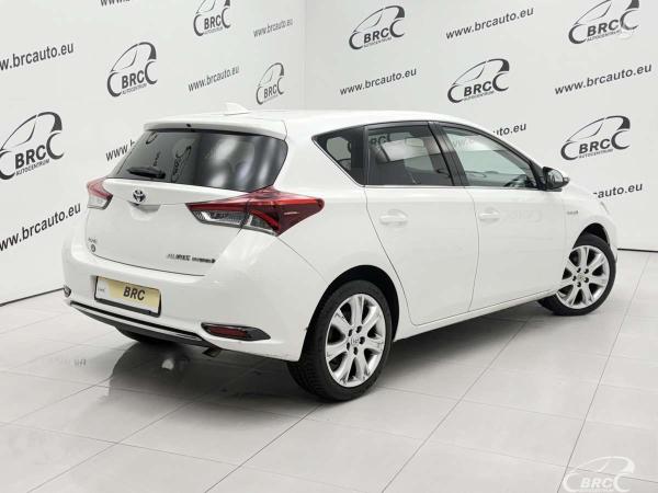 Balts Toyota Auris 2016 Viļņa, ar dzinēja tilpumu 1.80 L un nobraukumu 132 tūkst. km par 11200 €, foto 3 vietnē AUTOMOTO.COM.LV