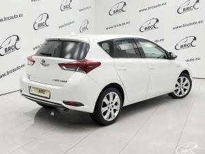 White Toyota Auris 2016 in Vilnius, with an engine capacity of 1.80 L and mileage of 132 thousand km for 11200 €, photo 3 on AUTOMOTO.COM.LV