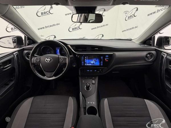 Balts Toyota Auris 2016 Viļņa, ar dzinēja tilpumu 1.80 L un nobraukumu 132 tūkst. km par 11200 €, foto 4 vietnē AUTOMOTO.COM.LV