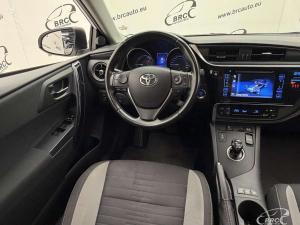 White Toyota Auris 2016 in Vilnius, with an engine capacity of 1.80 L and mileage of 132 thousand km for 11200 €, photo 14 on AUTOMOTO.COM.LV