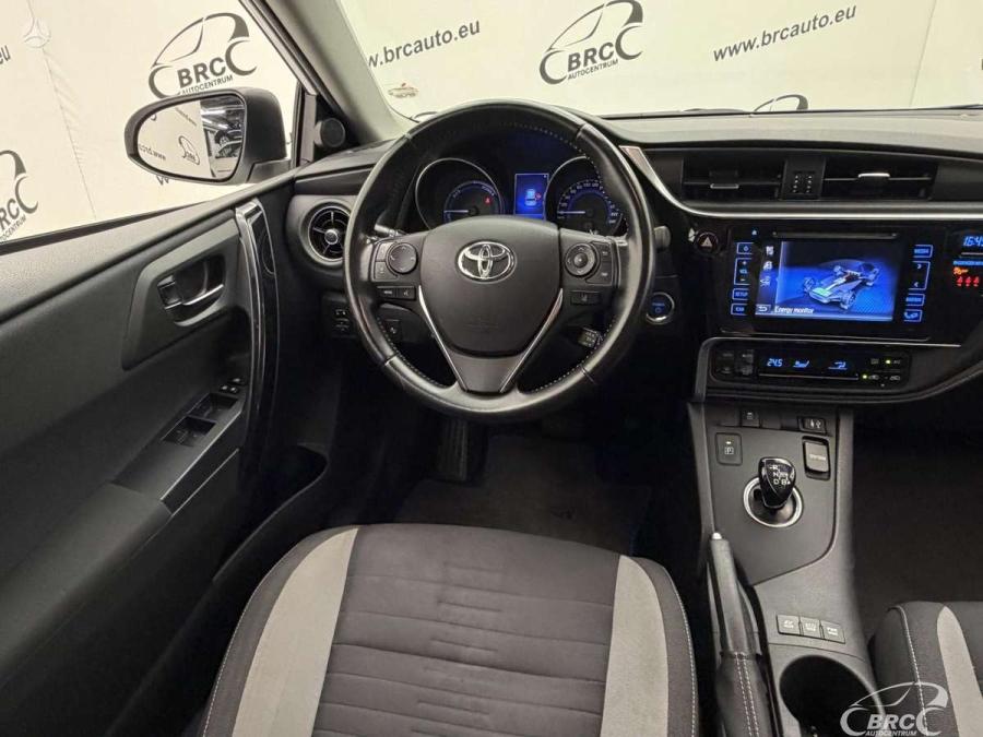 White Toyota Auris 2016 in Vilnius, with an engine capacity of 1.80 L and mileage of 132 thousand km for 11200 €, photo 14 on AUTOMOTO.COM.LV