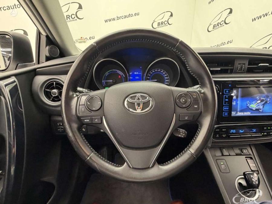 White Toyota Auris 2016 in Vilnius, with an engine capacity of 1.80 L and mileage of 132 thousand km for 11200 €, photo 29 on AUTOMOTO.COM.LV