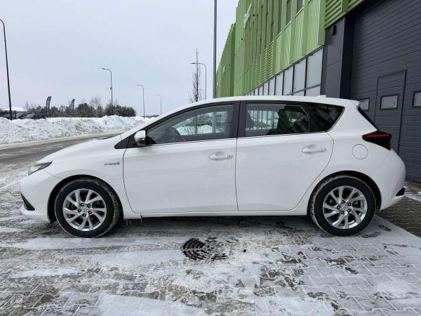 Balts Toyota Auris 2016 Viļņa, ar dzinēja tilpumu 1.80 L un nobraukumu 191 tūkst. km par 10999 €, foto 3 vietnē AUTOMOTO.COM.LV