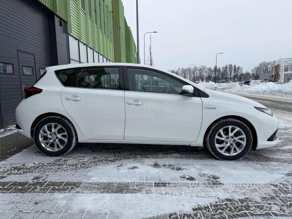 Balts Toyota Auris 2016 Viļņa, ar dzinēja tilpumu 1.80 L un nobraukumu 191 tūkst. km par 10999 €, foto 6 vietnē AUTOMOTO.COM.LV
