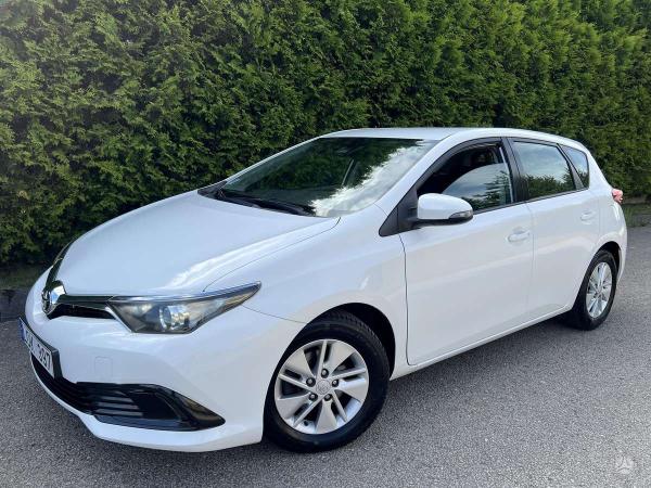 White Toyota Auris 2016 in Vilnius, with an engine capacity of 1.36 L and mileage of 190 thousand km for 6850 €, photo 5 on AUTOMOTO.COM.LV
