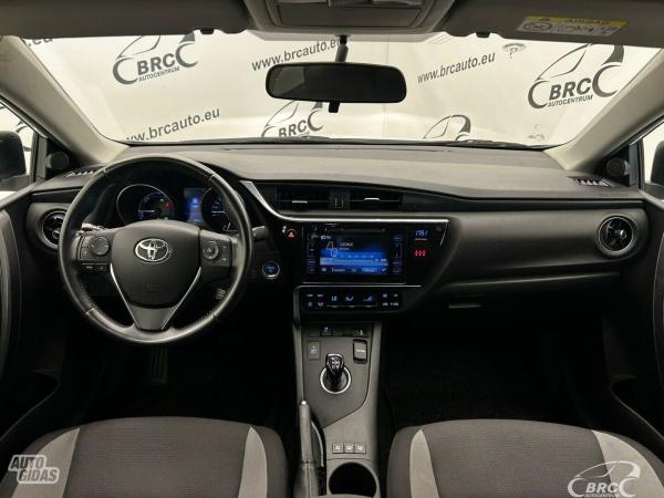 White Toyota Auris 2016 in Avizieniai, with an engine capacity of 1.80 L and mileage of 198 thousand km for 10900 €, photo 3 on AUTOMOTO.COM.LV