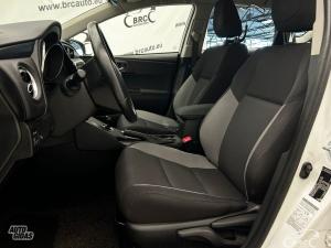 Белый Тойота Аурис 2016 в Авиженяй, объемом двигателя 1.80 л и пробегом 198 тыс. км за 10900 €, фото 5 на AUTOMOTO.COM.LV