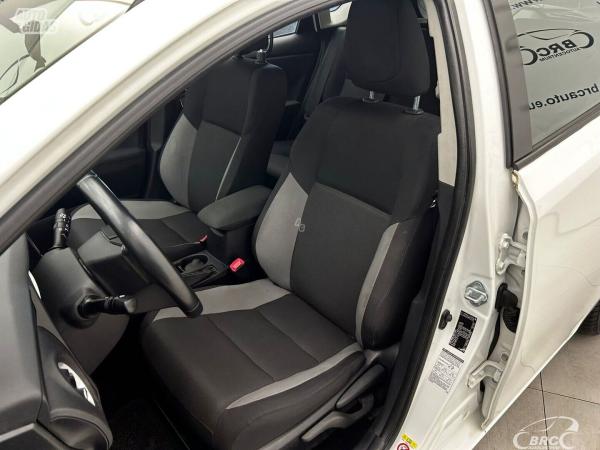 White Toyota Auris 2016 in Avizieniai, with an engine capacity of 1.80 L and mileage of 198 thousand km for 10900 €, photo 5 on AUTOMOTO.COM.LV