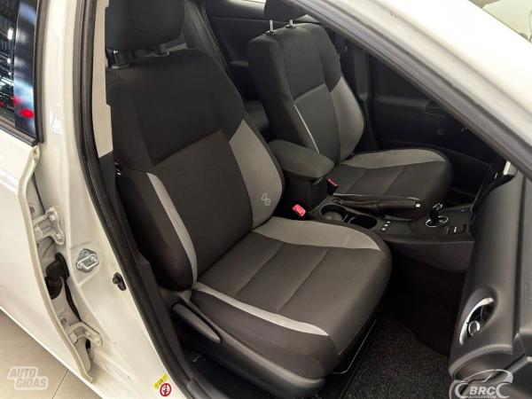 White Toyota Auris 2016 in Avizieniai, with an engine capacity of 1.80 L and mileage of 198 thousand km for 10900 €, photo 6 on AUTOMOTO.COM.LV