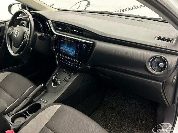 White Toyota Auris 2016 in Avizieniai, with an engine capacity of 1.80 L and mileage of 198 thousand km for 10900 €, photo 7 on AUTOMOTO.COM.LV