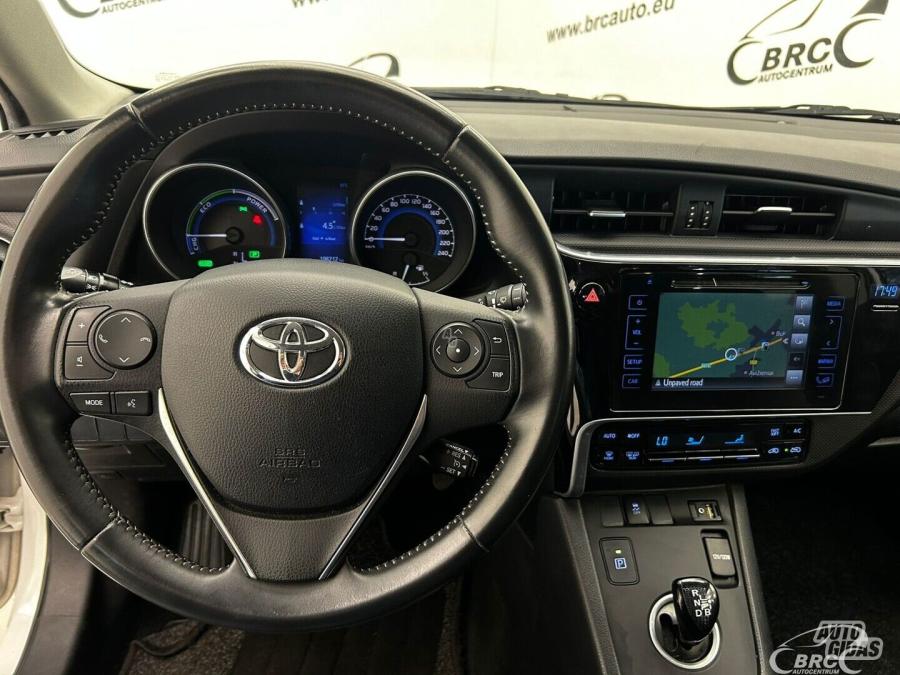 Белый Тойота Аурис 2016 в Авиженяй, объемом двигателя 1.80 л и пробегом 198 тыс. км за 10900 €, фото 11 на AUTOMOTO.COM.LV
