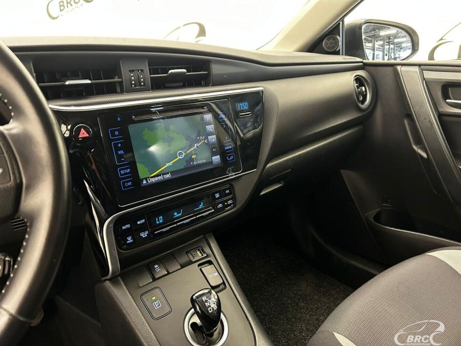 Белый Тойота Аурис 2016 в Авиженяй, объемом двигателя 1.80 л и пробегом 198 тыс. км за 10900 €, фото 15 на AUTOMOTO.COM.LV