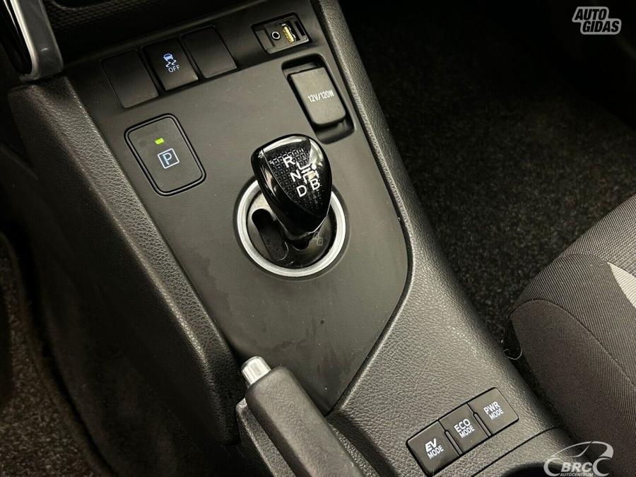 Белый Тойота Аурис 2016 в Авиженяй, объемом двигателя 1.80 л и пробегом 198 тыс. км за 10900 €, фото 18 на AUTOMOTO.COM.LV