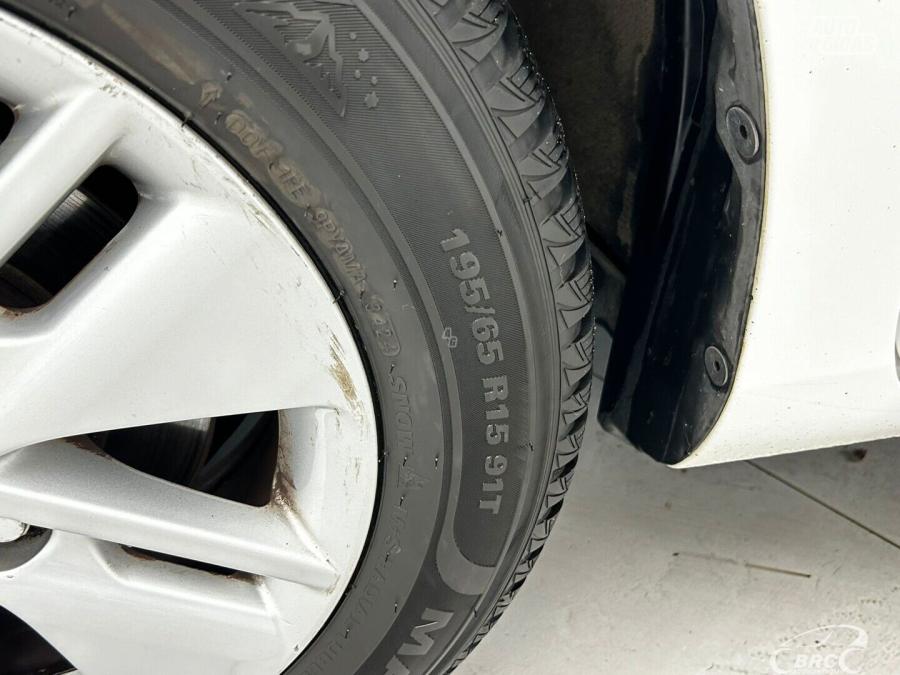 Белый Тойота Аурис 2016 в Авиженяй, объемом двигателя 1.80 л и пробегом 198 тыс. км за 10900 €, фото 26 на AUTOMOTO.COM.LV