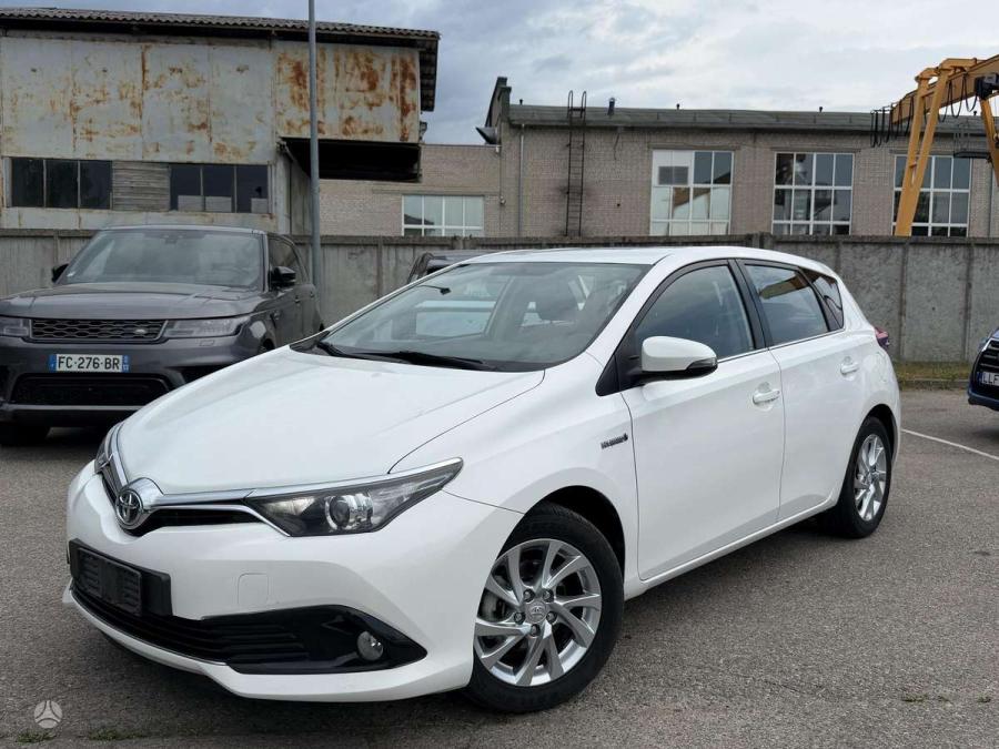 Balts Toyota Auris 2016 Viļņa, ar dzinēja tilpumu 1.80 L un nobraukumu 197 tūkst. km par 9800 €, foto 1 vietnē AUTOMOTO.COM.LV