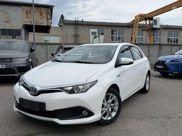 Balts Toyota Auris 2016 Viļņa, ar dzinēja tilpumu 1.80 L un nobraukumu 197 tūkst. km par 9800 €, foto 3 vietnē AUTOMOTO.COM.LV