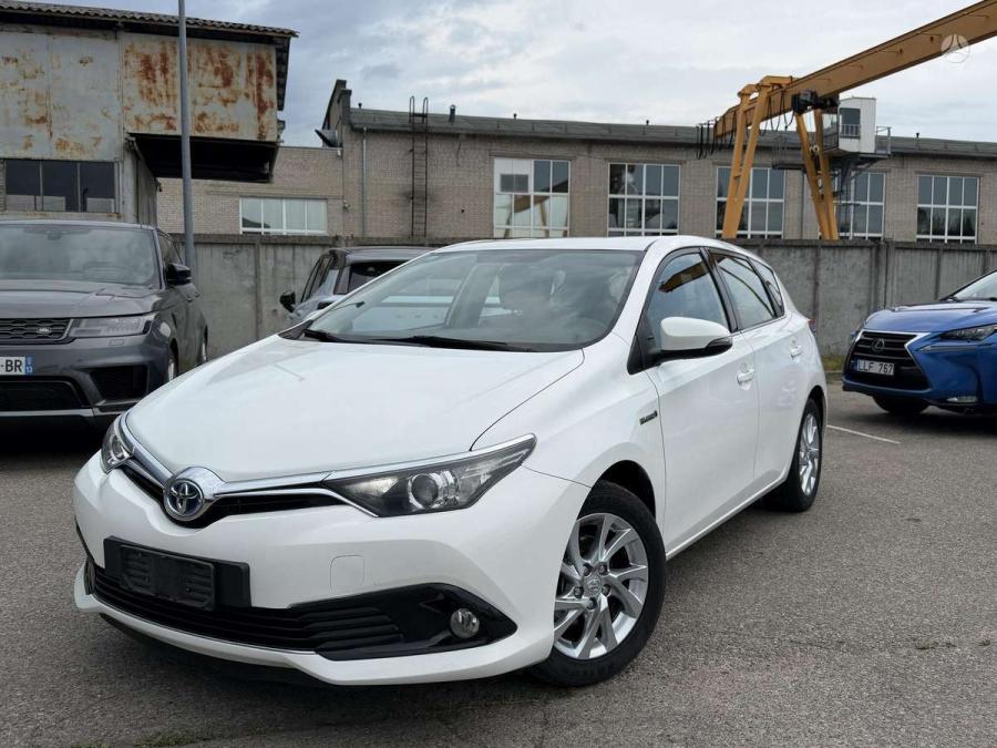 Balts Toyota Auris 2016 Viļņa, ar dzinēja tilpumu 1.80 L un nobraukumu 197 tūkst. km par 9800 €, foto 4 vietnē AUTOMOTO.COM.LV