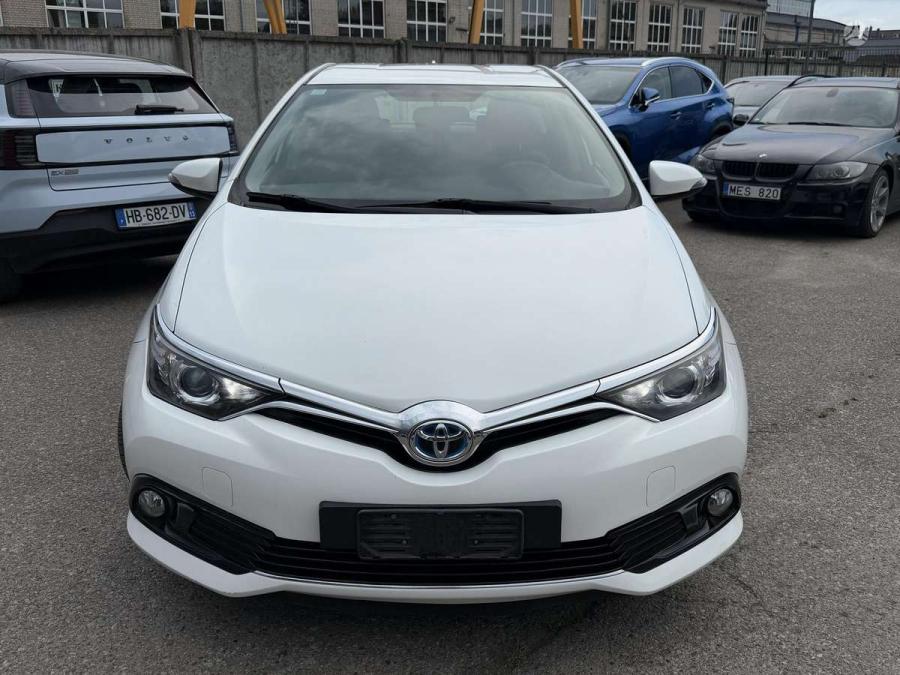 Balts Toyota Auris 2016 Viļņa, ar dzinēja tilpumu 1.80 L un nobraukumu 197 tūkst. km par 9800 €, foto 5 vietnē AUTOMOTO.COM.LV