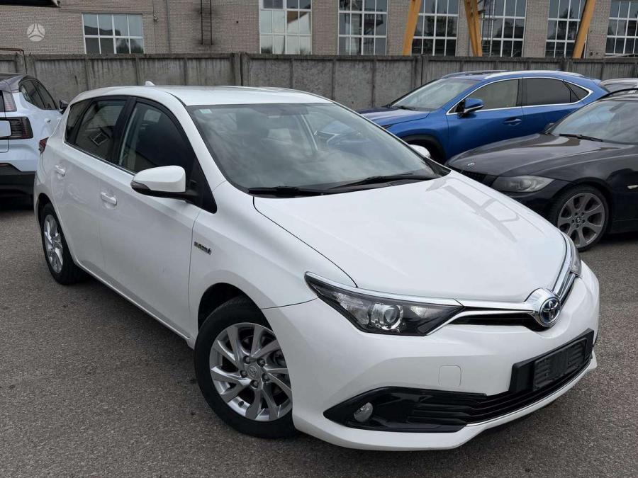Balts Toyota Auris 2016 Viļņa, ar dzinēja tilpumu 1.80 L un nobraukumu 197 tūkst. km par 9800 €, foto 7 vietnē AUTOMOTO.COM.LV