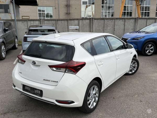 Balts Toyota Auris 2016 Viļņa, ar dzinēja tilpumu 1.80 L un nobraukumu 197 tūkst. km par 9800 €, foto 9 vietnē AUTOMOTO.COM.LV