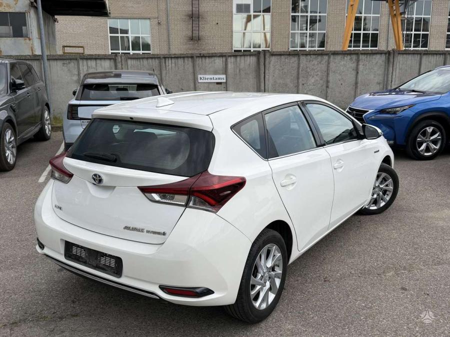 Balts Toyota Auris 2016 Viļņa, ar dzinēja tilpumu 1.80 L un nobraukumu 197 tūkst. km par 9800 €, foto 10 vietnē AUTOMOTO.COM.LV