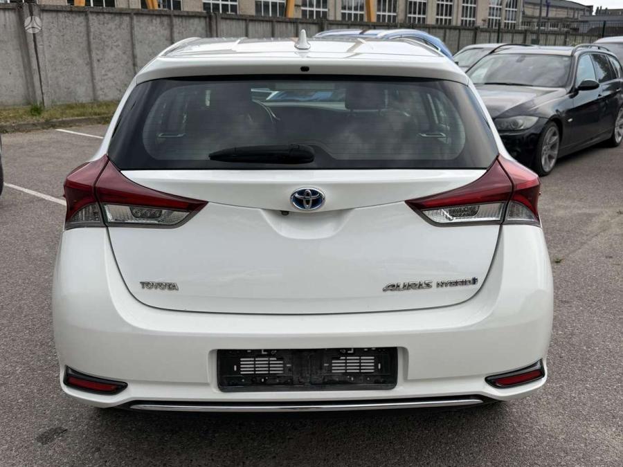 Balts Toyota Auris 2016 Viļņa, ar dzinēja tilpumu 1.80 L un nobraukumu 197 tūkst. km par 9800 €, foto 12 vietnē AUTOMOTO.COM.LV