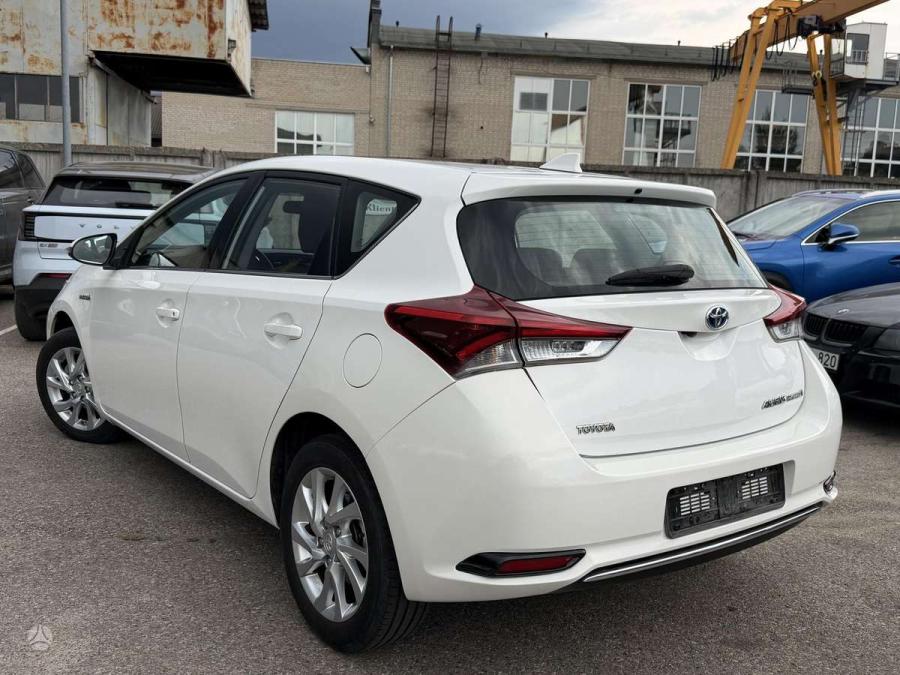 Balts Toyota Auris 2016 Viļņa, ar dzinēja tilpumu 1.80 L un nobraukumu 197 tūkst. km par 9800 €, foto 13 vietnē AUTOMOTO.COM.LV