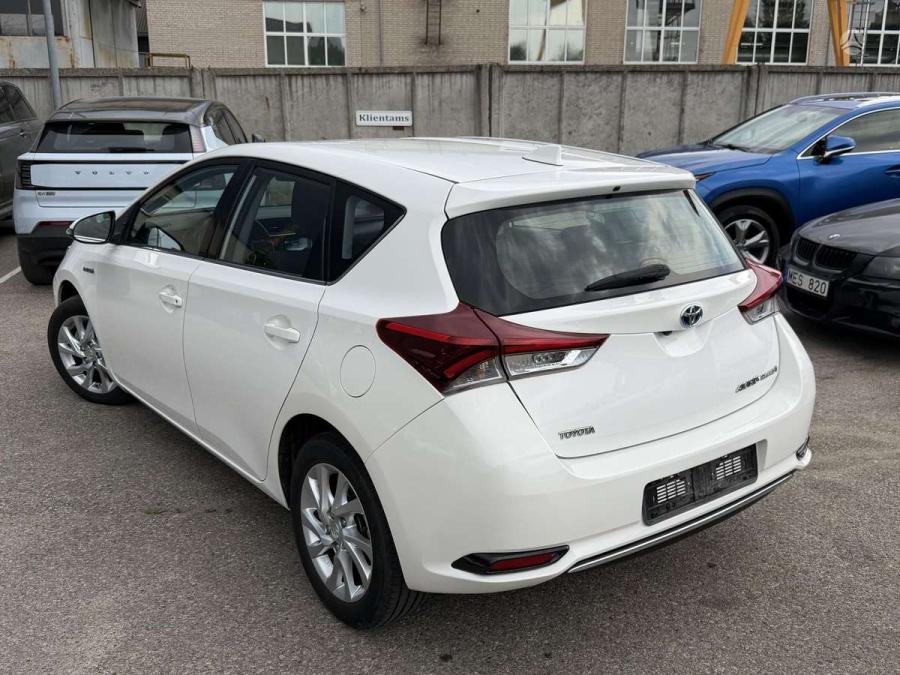 Balts Toyota Auris 2016 Viļņa, ar dzinēja tilpumu 1.80 L un nobraukumu 197 tūkst. km par 9800 €, foto 14 vietnē AUTOMOTO.COM.LV