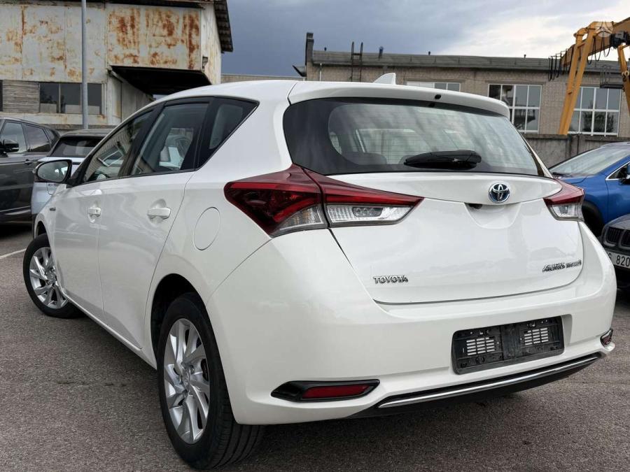 Balts Toyota Auris 2016 Viļņa, ar dzinēja tilpumu 1.80 L un nobraukumu 197 tūkst. km par 9800 €, foto 15 vietnē AUTOMOTO.COM.LV