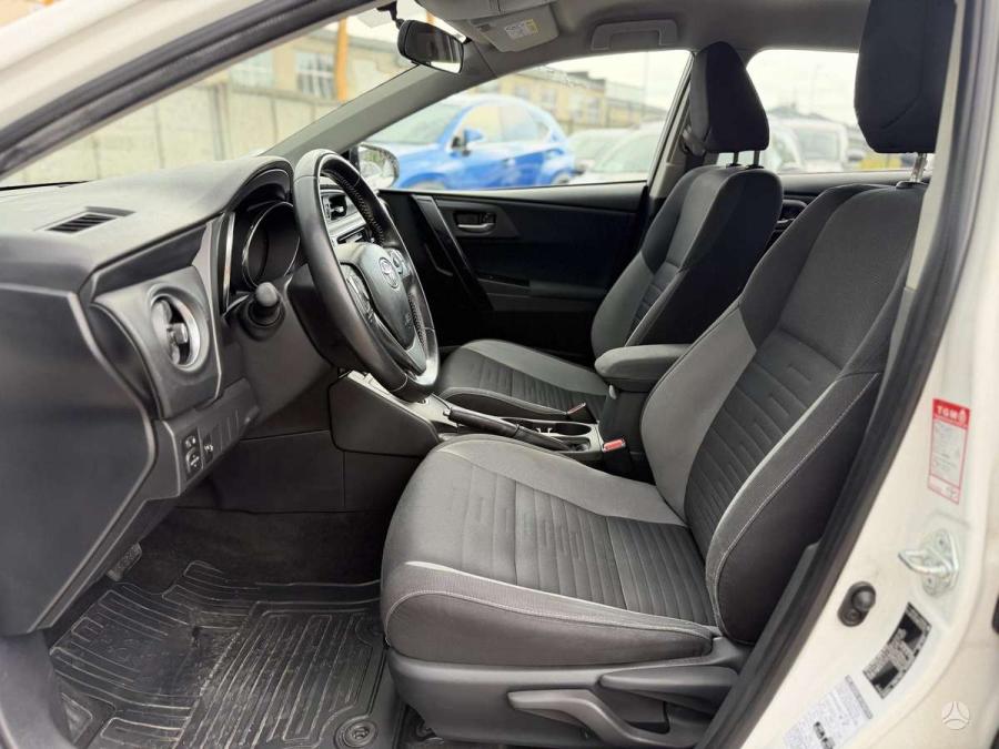 Balts Toyota Auris 2016 Viļņa, ar dzinēja tilpumu 1.80 L un nobraukumu 197 tūkst. km par 9800 €, foto 24 vietnē AUTOMOTO.COM.LV