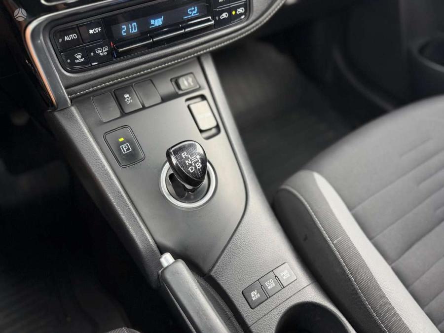 Balts Toyota Auris 2016 Viļņa, ar dzinēja tilpumu 1.80 L un nobraukumu 197 tūkst. km par 9800 €, foto 25 vietnē AUTOMOTO.COM.LV