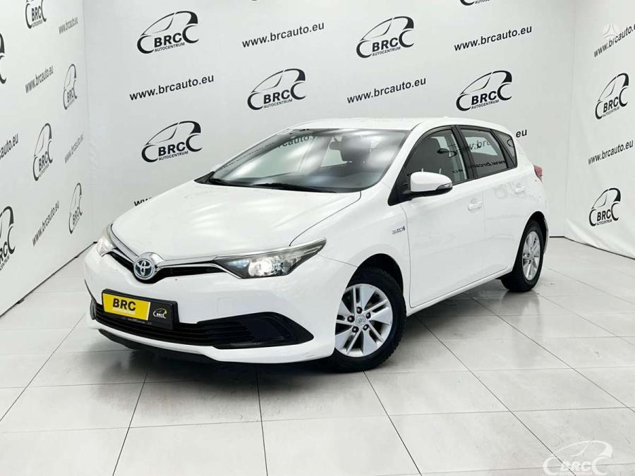 White Toyota Auris 2016 in Vilnius, with an engine capacity of 1.80 L and mileage of 198 thousand km for 9800 €, photo 1 on AUTOMOTO.COM.LV