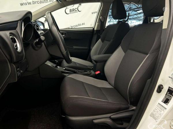 Balts Toyota Auris 2016 Viļņa, ar dzinēja tilpumu 1.80 L un nobraukumu 198 tūkst. km par 9800 €, foto 5 vietnē AUTOMOTO.COM.LV
