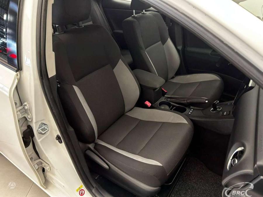 White Toyota Auris 2016 in Vilnius, with an engine capacity of 1.80 L and mileage of 198 thousand km for 9800 €, photo 8 on AUTOMOTO.COM.LV
