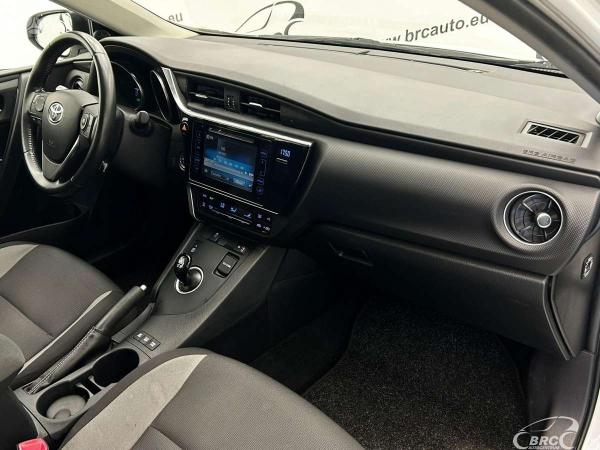 Balts Toyota Auris 2016 Viļņa, ar dzinēja tilpumu 1.80 L un nobraukumu 198 tūkst. km par 9800 €, foto 8 vietnē AUTOMOTO.COM.LV