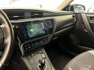 White Toyota Auris 2016 in Vilnius, with an engine capacity of 1.80 L and mileage of 198 thousand km for 9800 €, photo 16 on AUTOMOTO.COM.LV