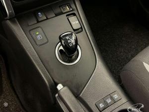White Toyota Auris 2016 in Vilnius, with an engine capacity of 1.80 L and mileage of 198 thousand km for 9800 €, photo 19 on AUTOMOTO.COM.LV