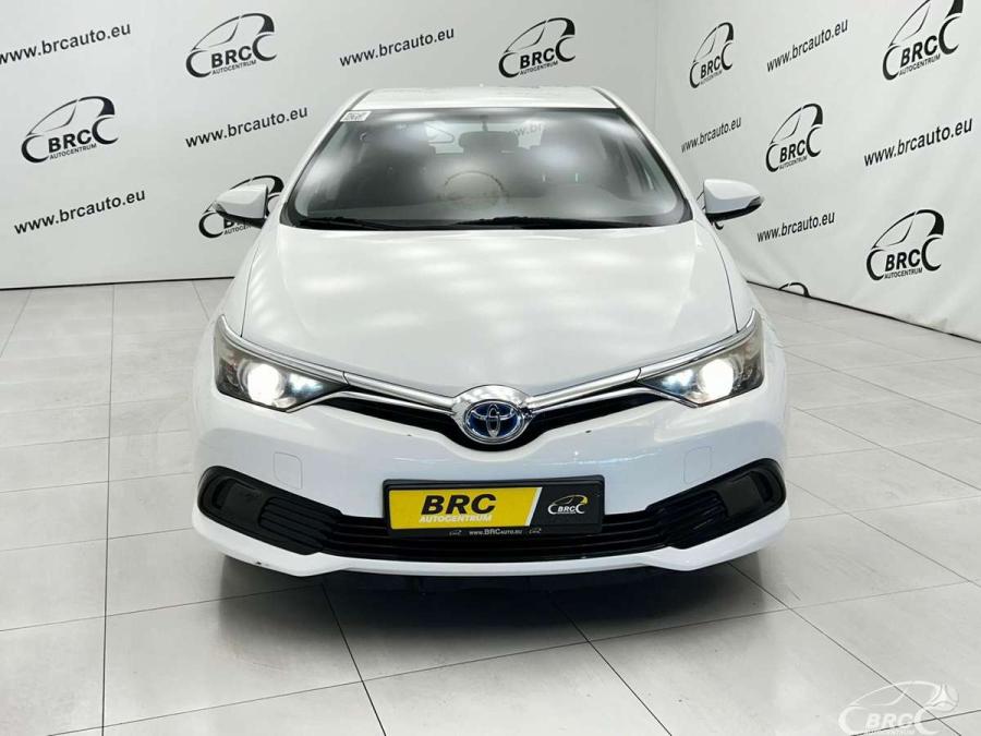 White Toyota Auris 2016 in Vilnius, with an engine capacity of 1.80 L and mileage of 198 thousand km for 9800 €, photo 23 on AUTOMOTO.COM.LV