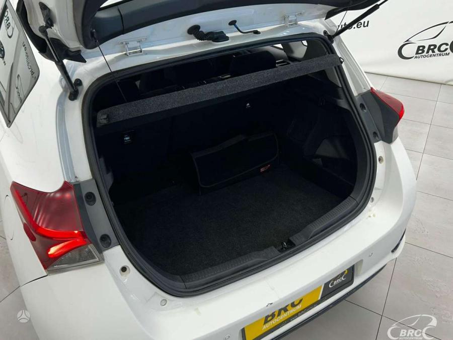 White Toyota Auris 2016 in Vilnius, with an engine capacity of 1.80 L and mileage of 198 thousand km for 9800 €, photo 25 on AUTOMOTO.COM.LV