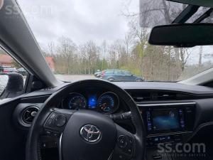 Balts Toyota Auris 2016 Rīga, ar dzinēja tilpumu 1.60 L un nobraukumu 122 tūkst. km par 7800 €, foto 5 vietnē AUTOMOTO.COM.LV