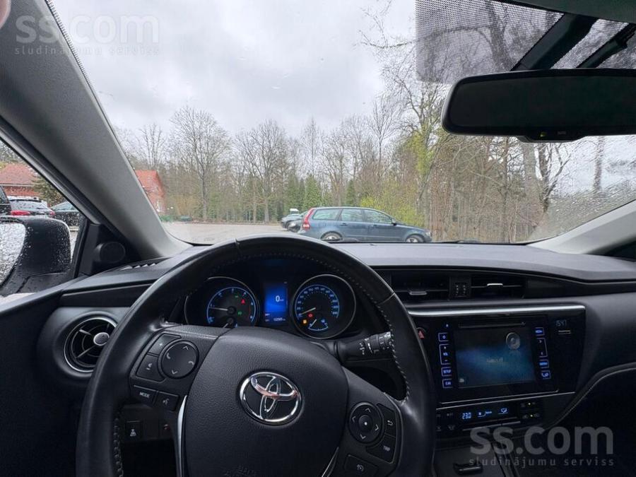Balts Toyota Auris 2016 Rīga, ar dzinēja tilpumu 1.60 L un nobraukumu 122 tūkst. km par 7800 €, foto 5 vietnē AUTOMOTO.COM.LV
